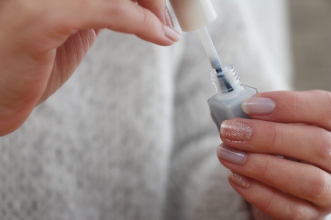 【マニキュアで簡単】セルフでできる二色ネイルデザイン | ネイル女子